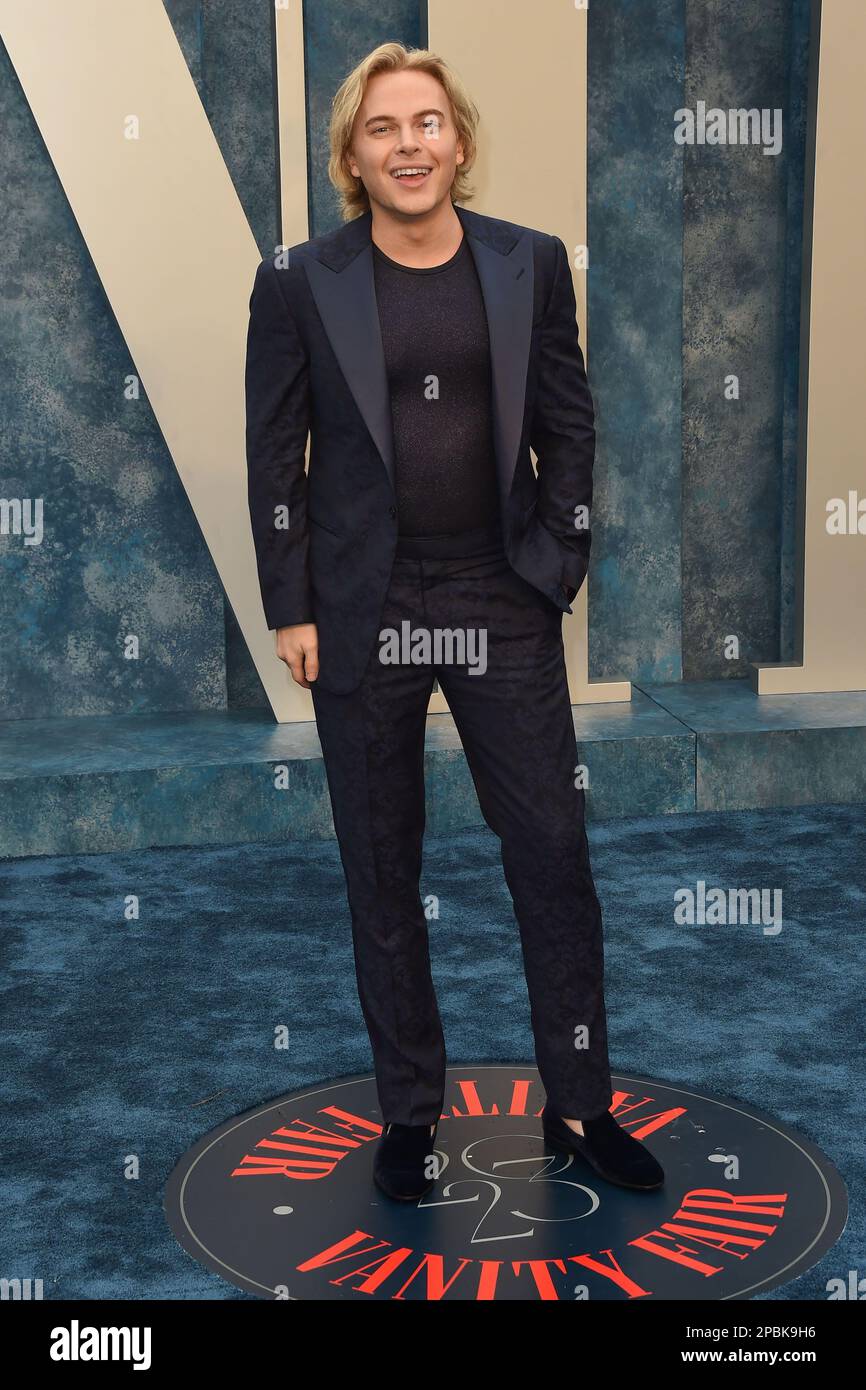 LOS ANGELES - MAR 12: Ronan Farrow at the 2023 Vanity Fair Oscar Party ...