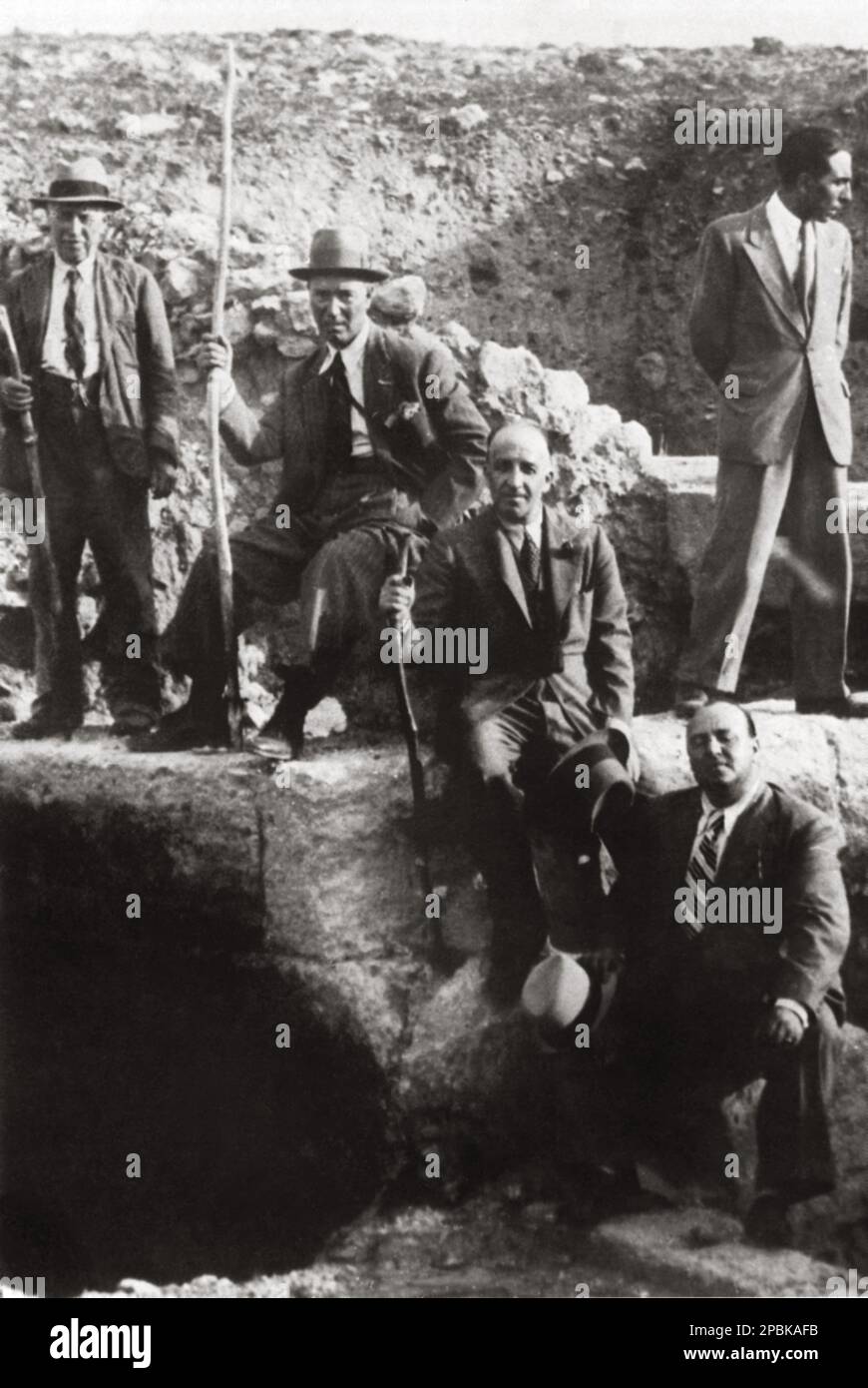 1936, Tarquinia, ITALY : The celebrated italian poet VINCENZO ...