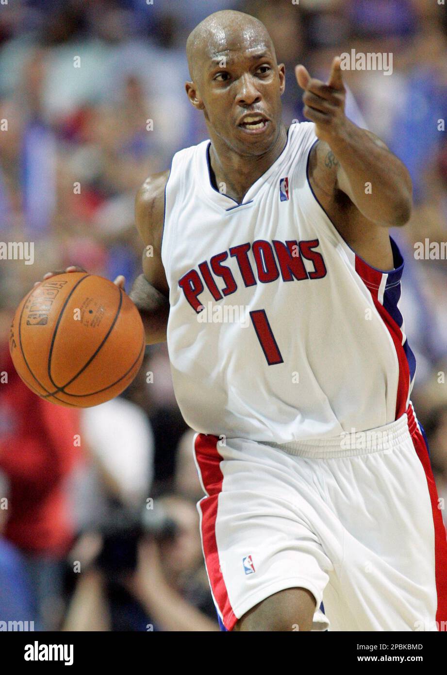 Detroit Pistons guard Chauncey Billups directs a play in the second ...