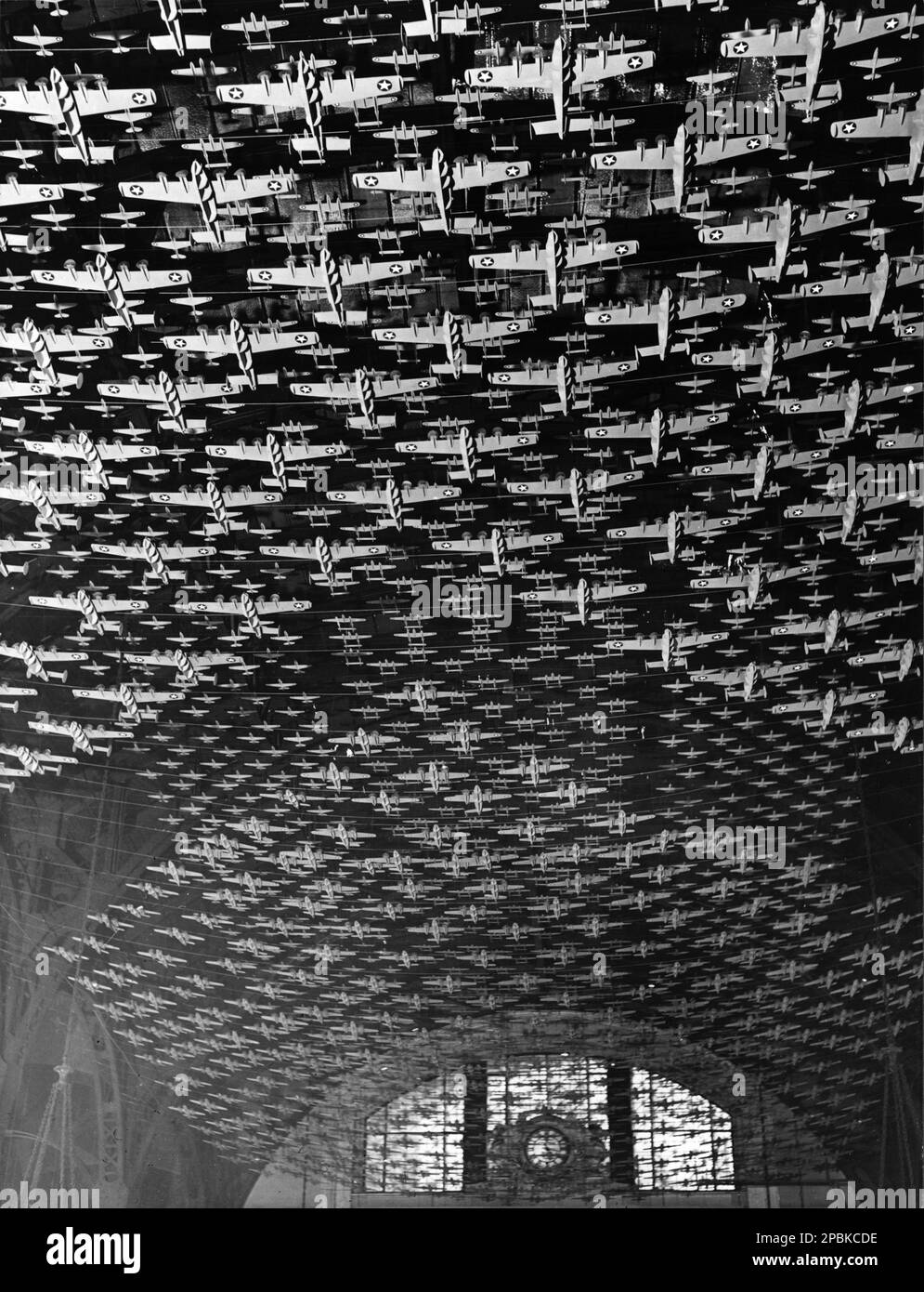 1943 , february , Chicago, Illinois. , USA : Model airplanes decorate ...