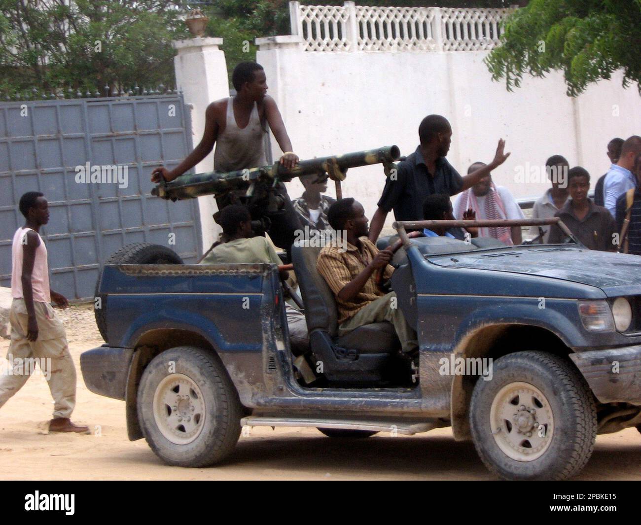 Insurgents talk in the street of Mogadishu from a jeep mounted with a ...