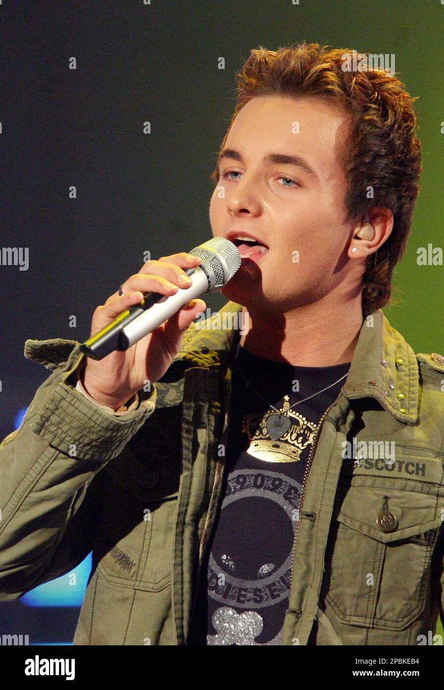 ** ARCHIV ** Der Kandidat Martin Stosch singt am 31. Maerz 2007 in ...