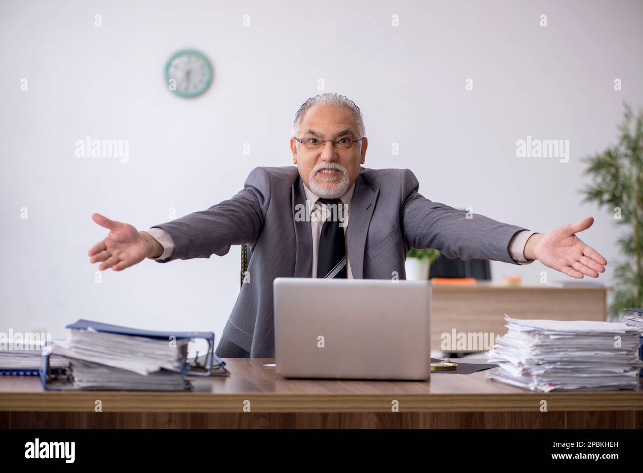 Old male boss sitting at workplace Stock Photo - Alamy