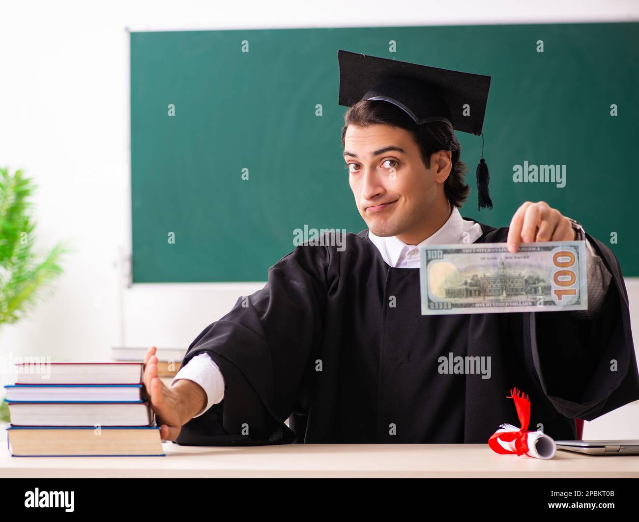 Mba graduate money hi-res stock photography and images - Alamy