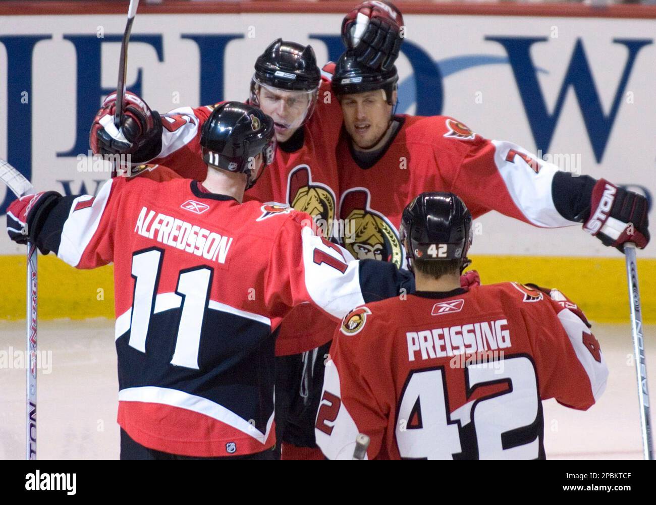 Ottawa Senators' Daniel Alfredsson, left, celebrates teammate Dany ...
