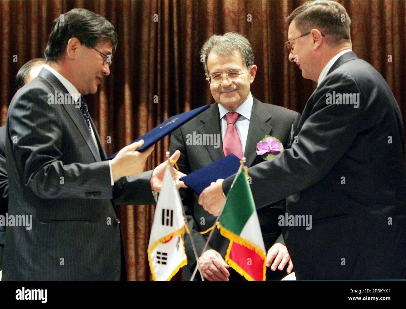 Dr. Lee Jae-do, the President of Korea Research Institute of Chemical ...