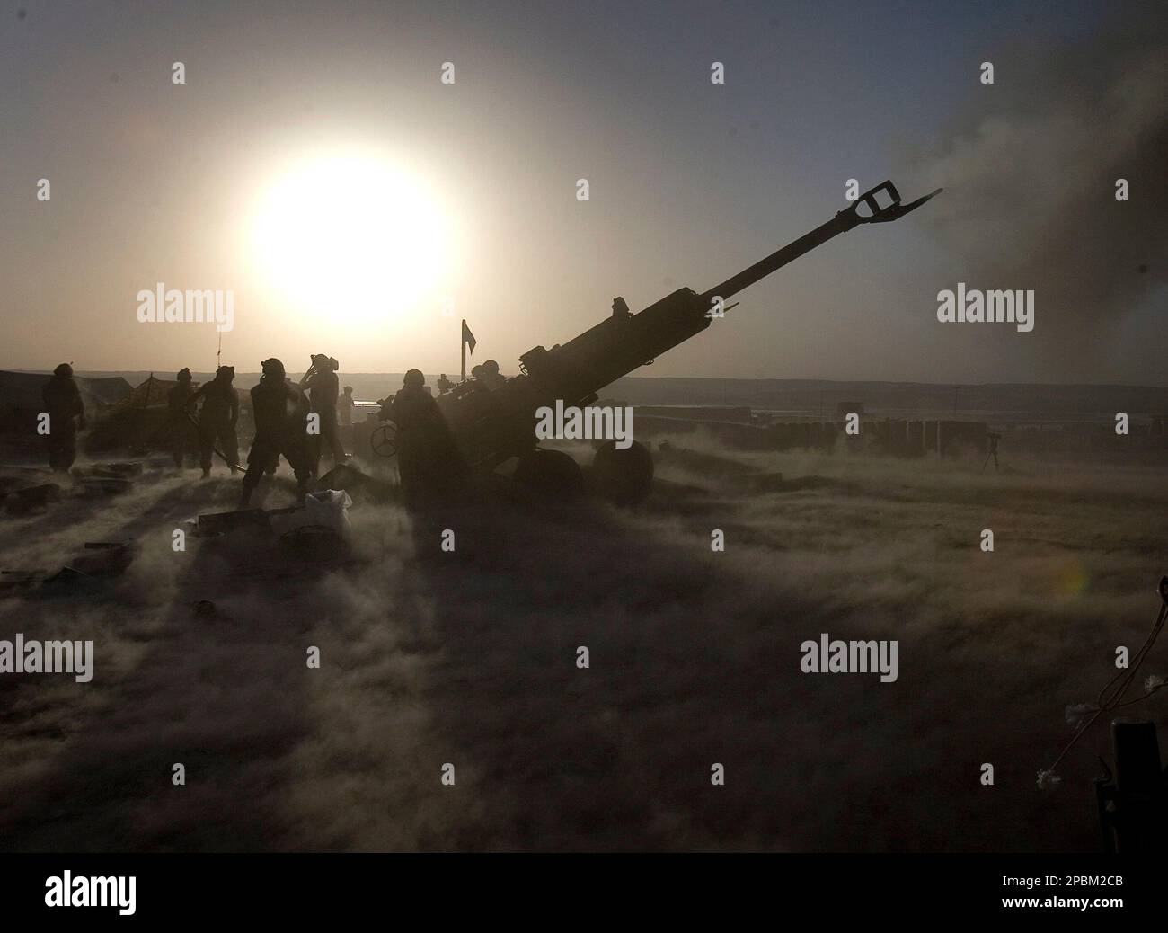 Canadian 2nd Royal Canadian Horse Artillery (RCHA) artillerymen fire ...