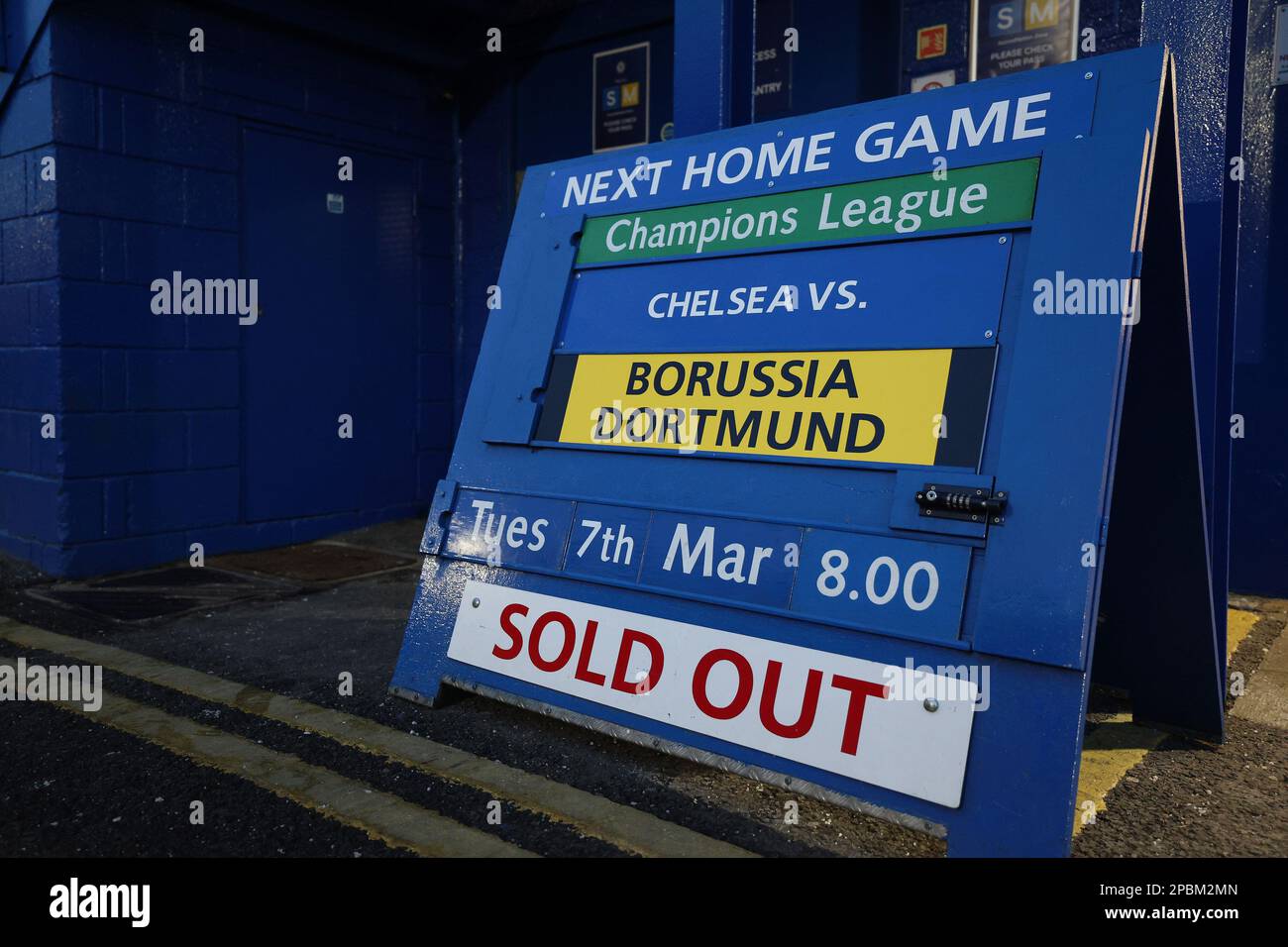 Home reading fc hi-res stock photography and images - Alamy