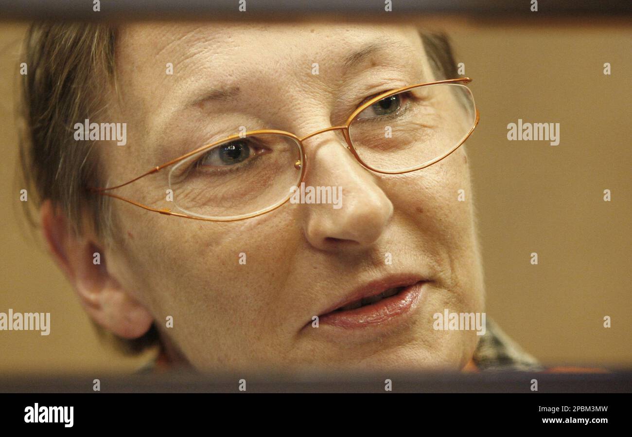 Die Angeklagte Irene B. sitzt am Mittwoch, 18. April 2007, in Berlin im Saal 500 des ...