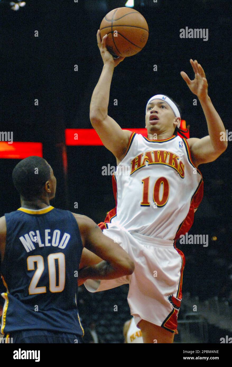 Atlanta Hawks guard Tyronn Lue (10) goes to the net against Indiana ...