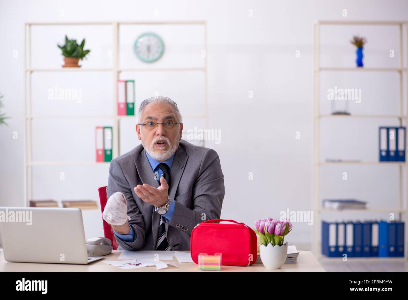 Old businessman employee cutting his hand at workplace Stock Photo - Alamy