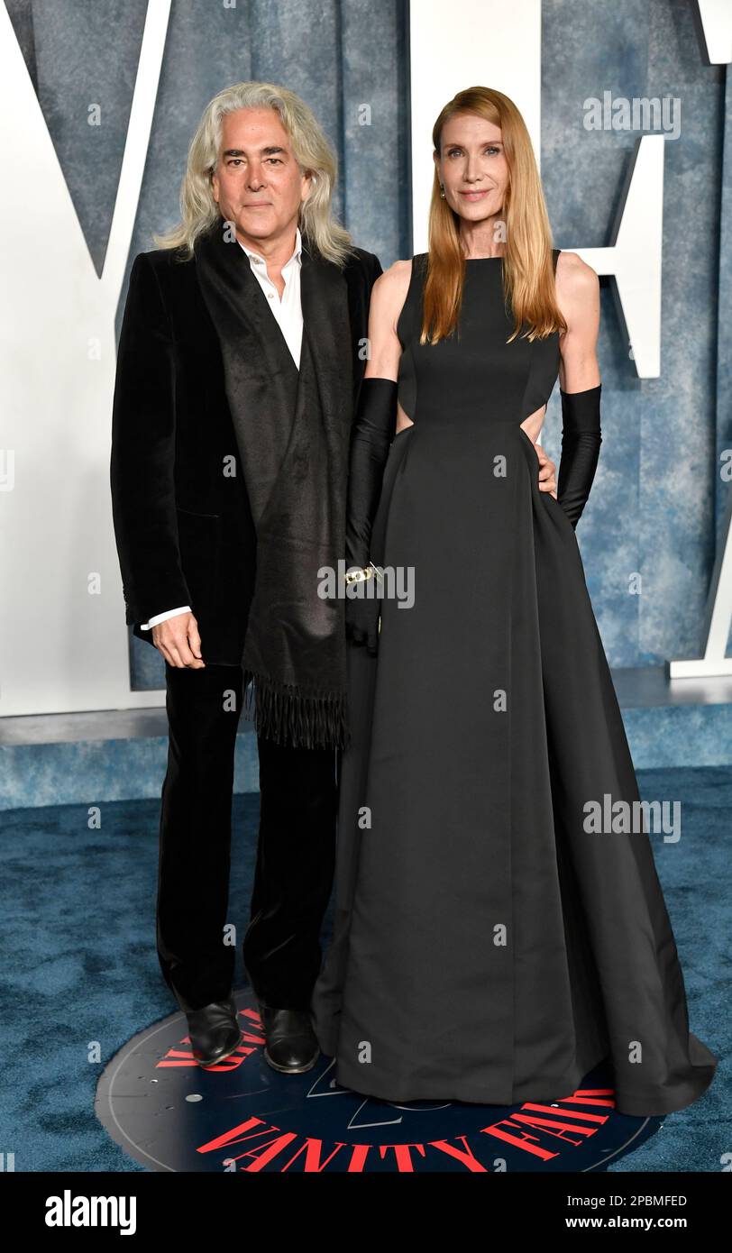 Mitch Glazer, left, and Kelly Lynch arrive at the Vanity Fair Oscar ...