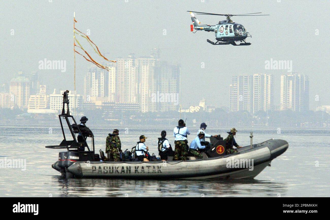 Indonesian Navy Special Forces Frogman (KOPASKA) and Singapore ...