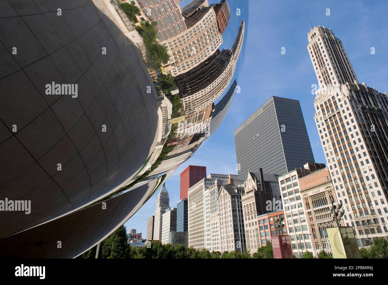 REFLECTION CLOUD GATE SCULPTURE (©ANISH KAPOOR 2004) MILLENNIUM PARK DOWNTOWN SKYLINE CHICAGO ...
