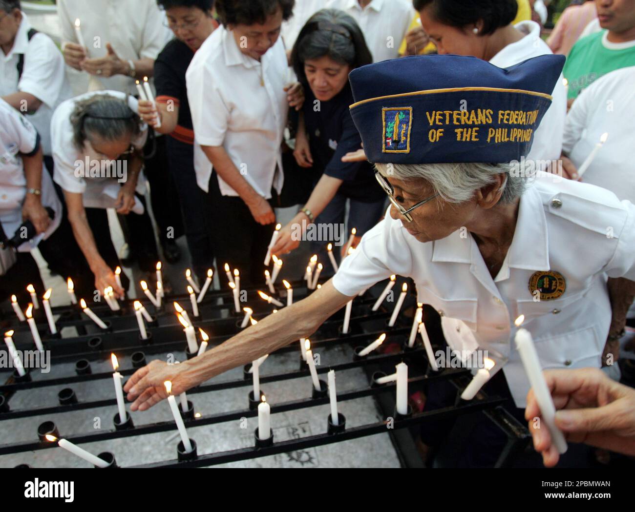 Veternans and relatives light candles to commemorate their fallen ...