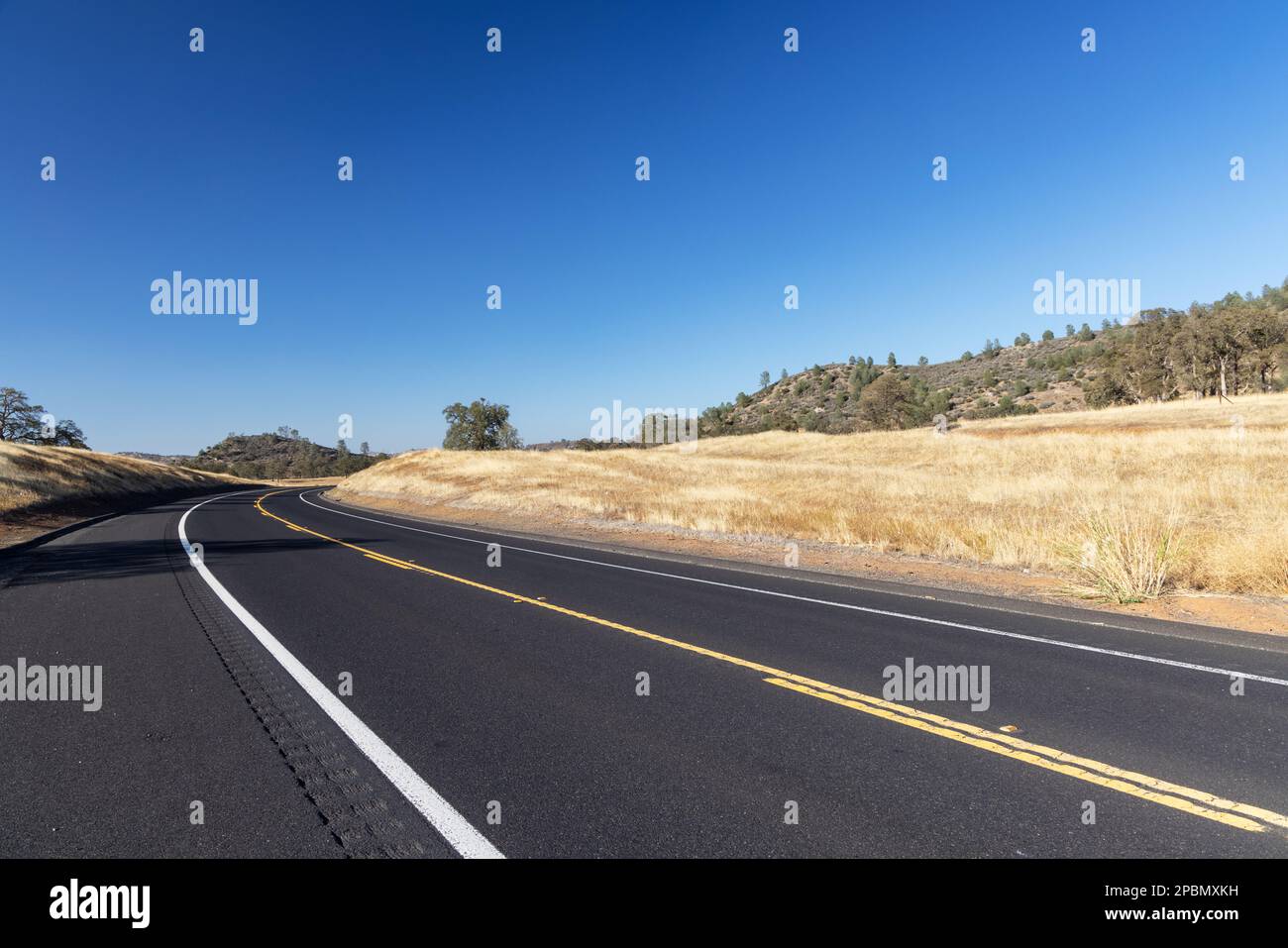 Asphalt road and countryside landscape of United States Stock Photo - Alamy