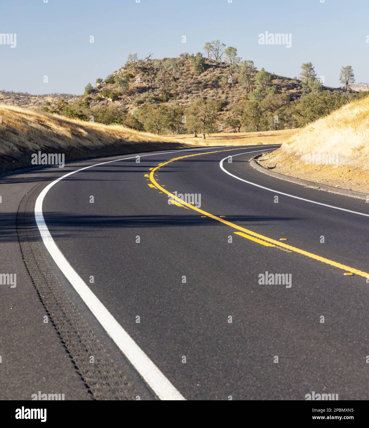 Asphalt road and countryside landscape of United States Stock Photo - Alamy