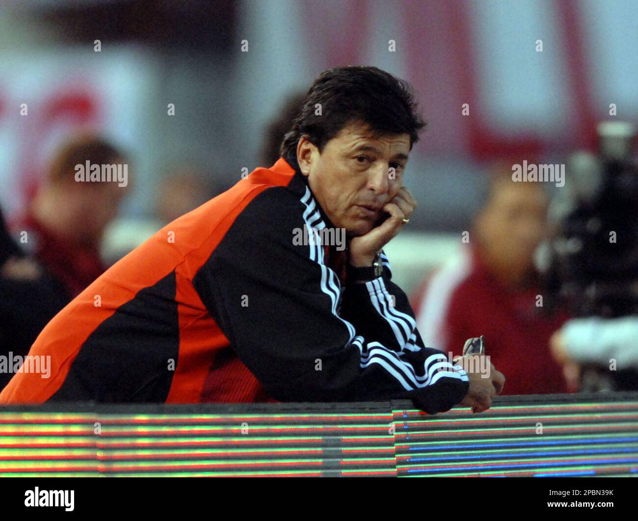 River Plate's coach Daniel Passarella looks on during their Argentina's ...
