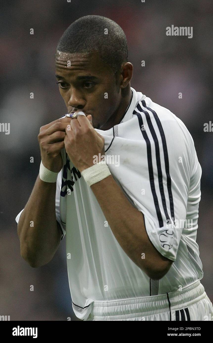 Real Madrid player Robinho, from Brazil, celebrates after scoring ...