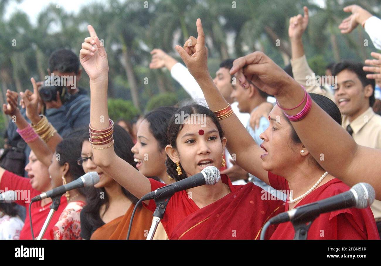 Bangladeshi Christian devotees participate in an Easter prayer at the ...