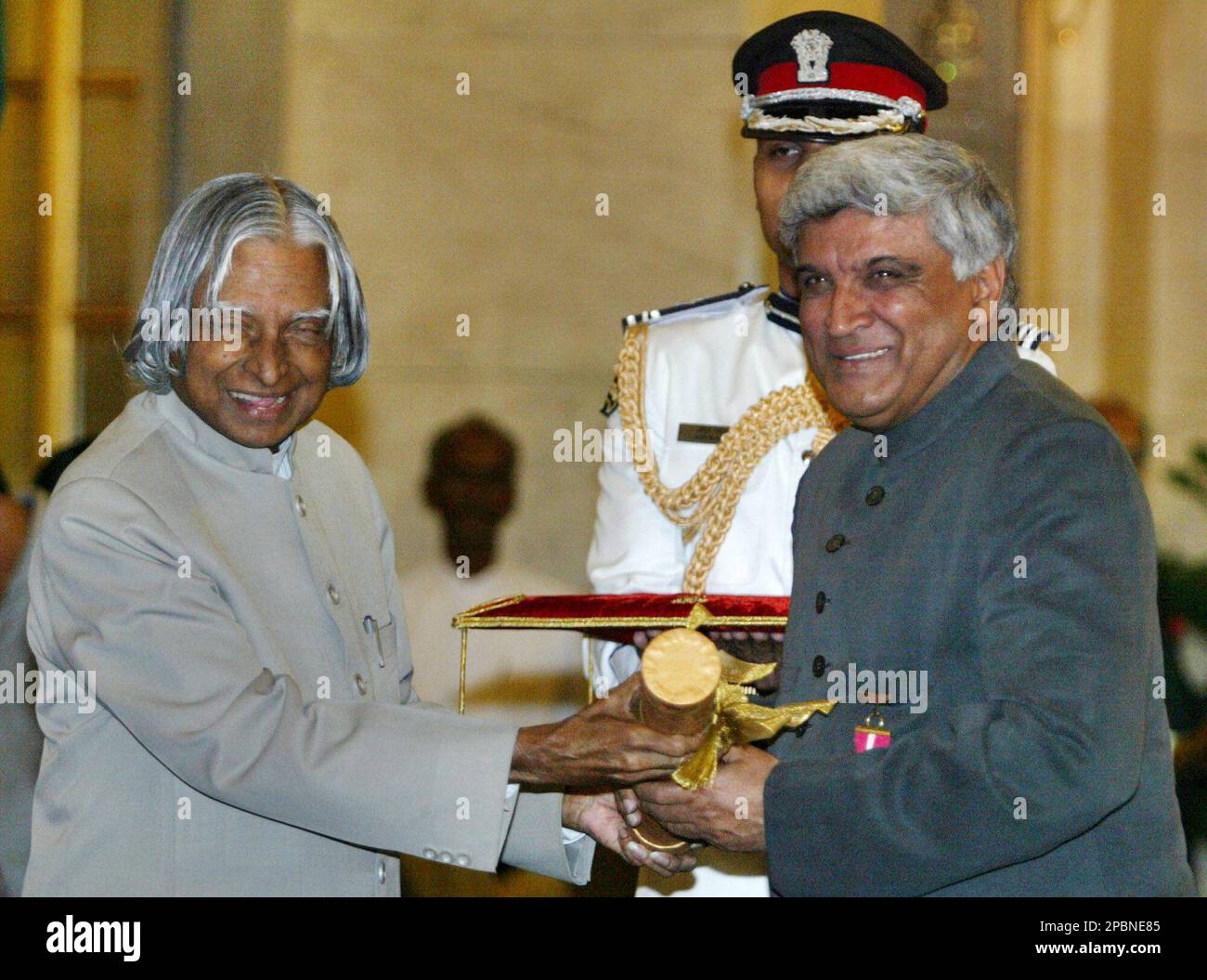 India's President A P J Abdul Kalam, left, confers Bollywood lyricist ...