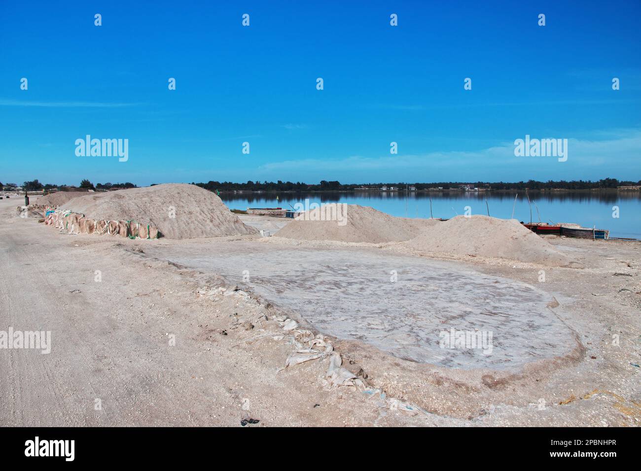 Lake Retba, Lac rose close Dakar, Senegal, West Africa Stock Photo - Alamy