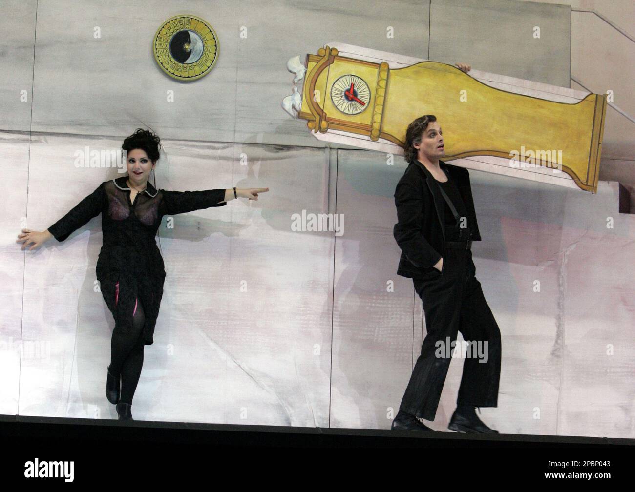 Adrineh Simonian in der Rolle der Concepcion und Morten Frank Larsen ...