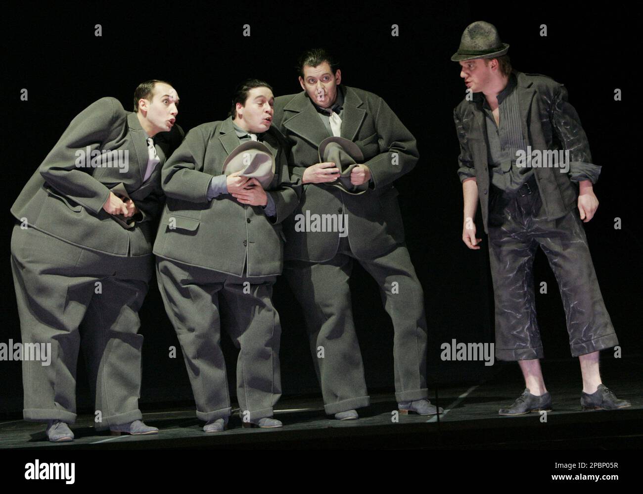 Stefan Cerny in der Rolle des dritten Strolches, Karl-Michael Ebner als ...