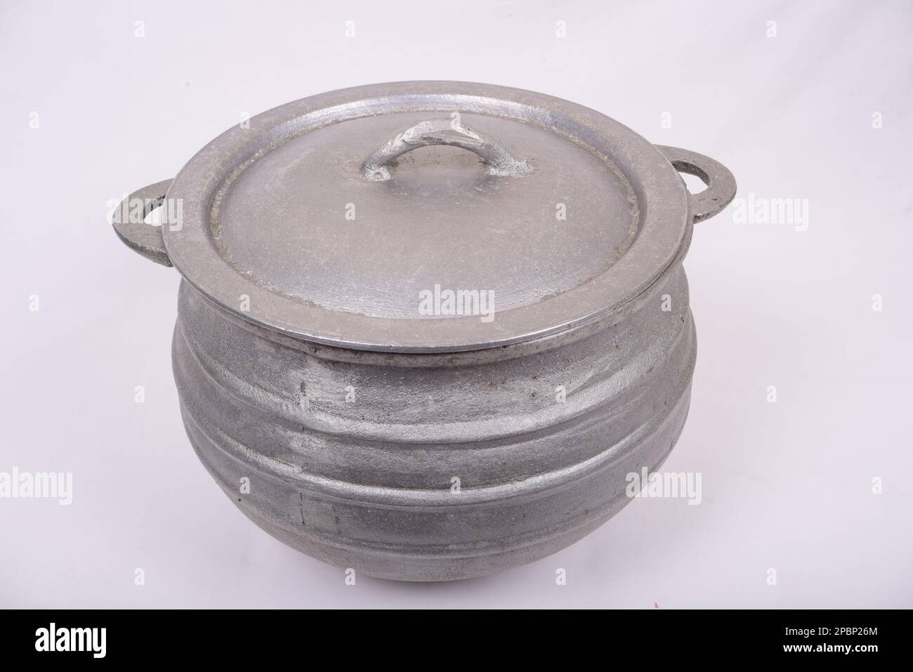African cooking pot hi-res stock photography and images - Alamy