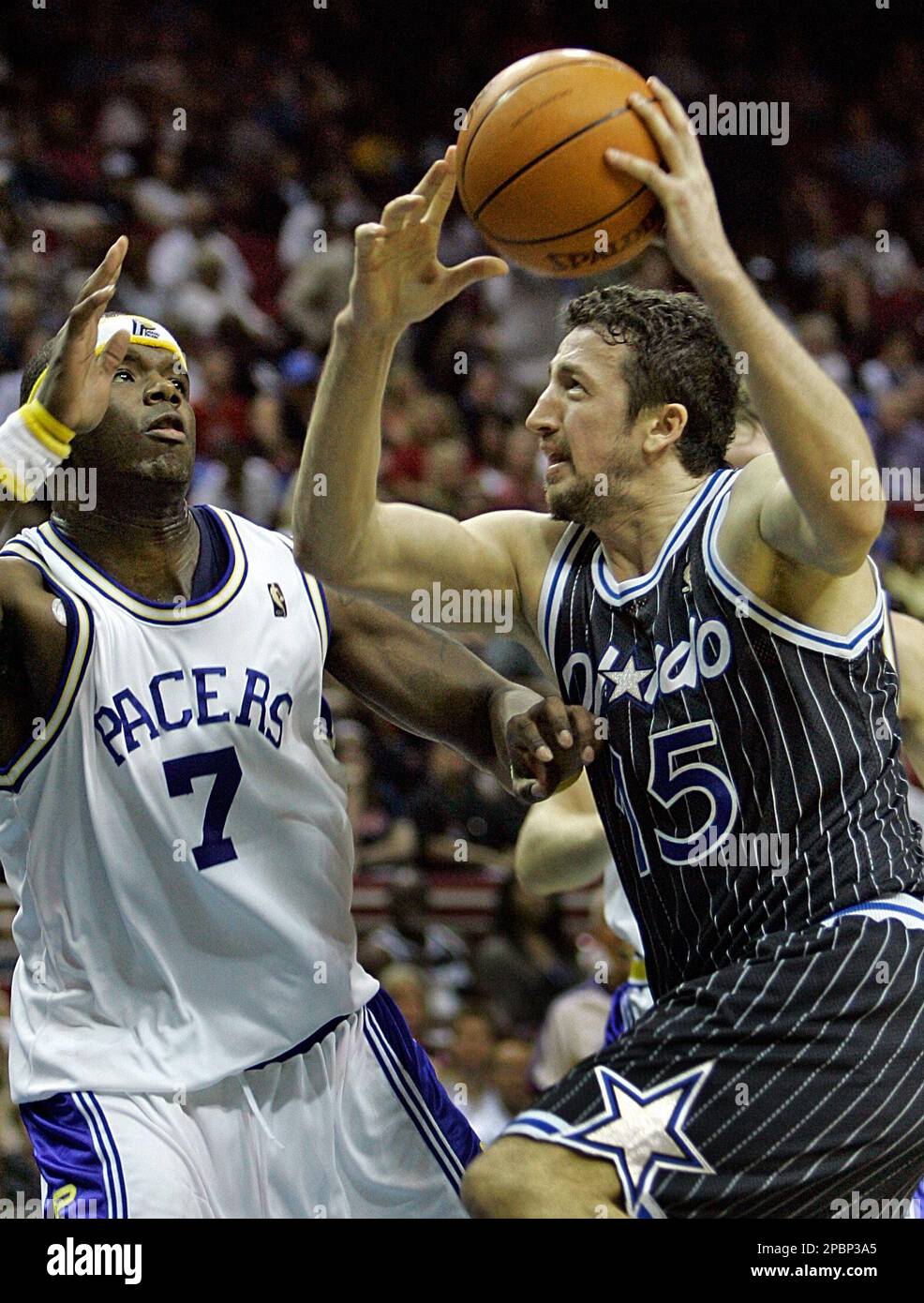 Orlando Magic forward Hedo Turkoglu (15), of Turkey, drives past ...