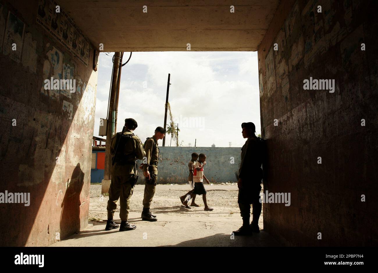 Special forces police officers patrol the Curundu slum during an anti ...
