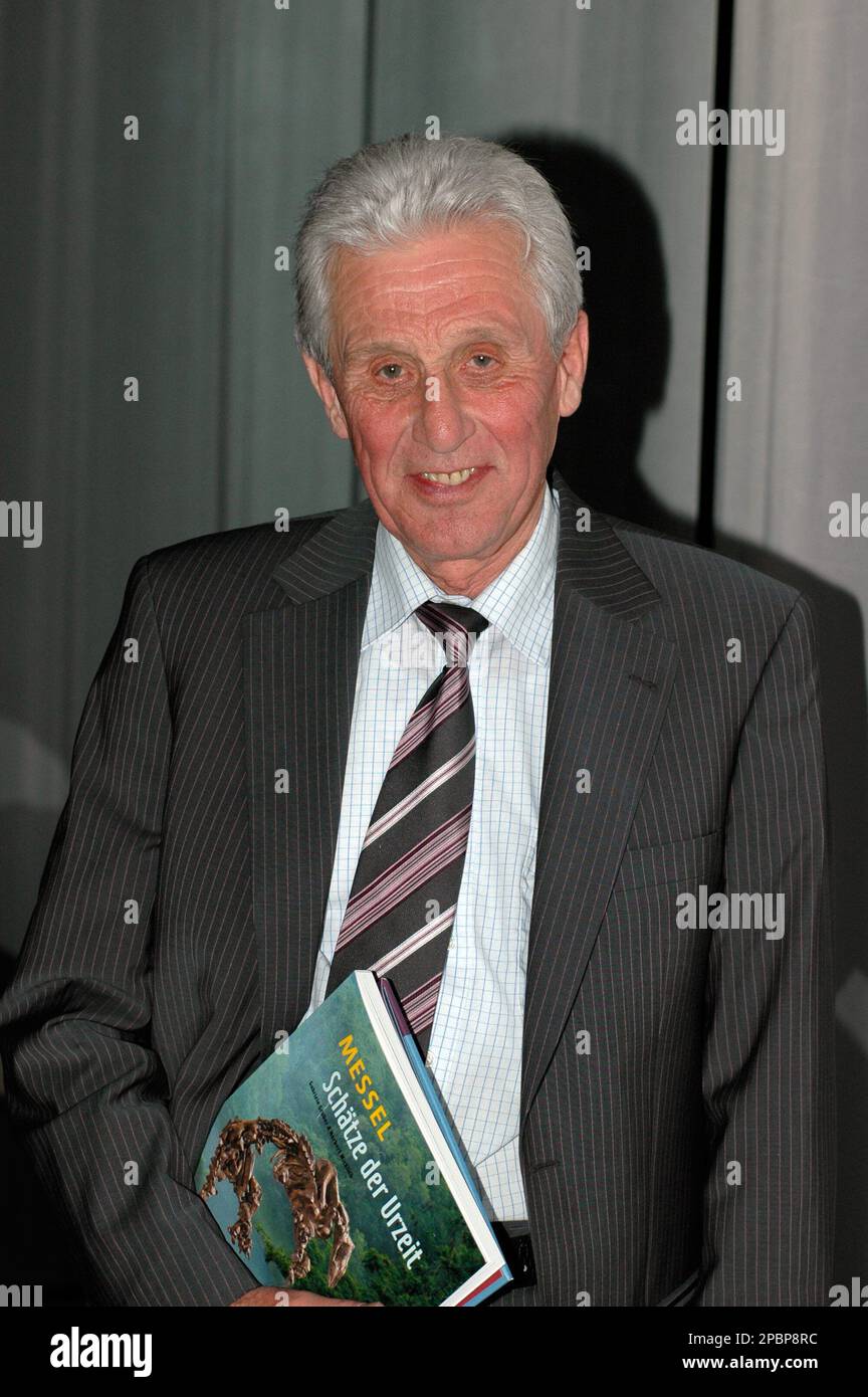 Gerhard Jores, bekennender 'Raubgraeber' und Entdecker des nach ihm ...