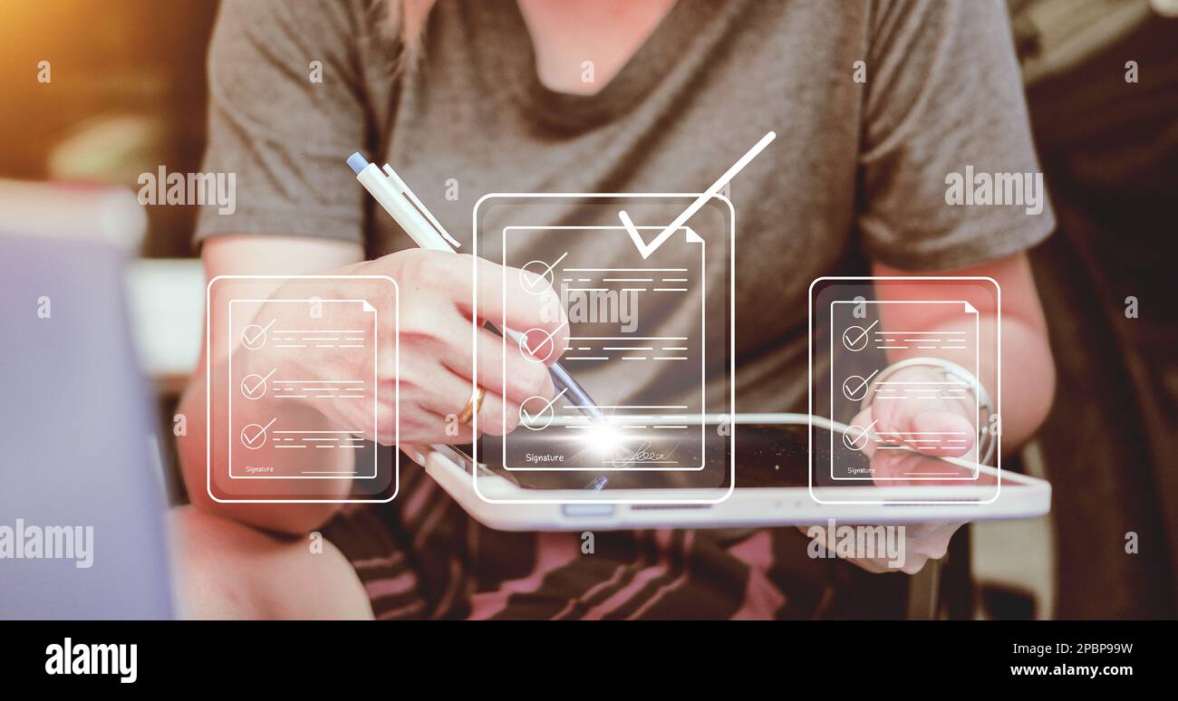 Digital signature touch screen hi-res stock photography and images - Alamy