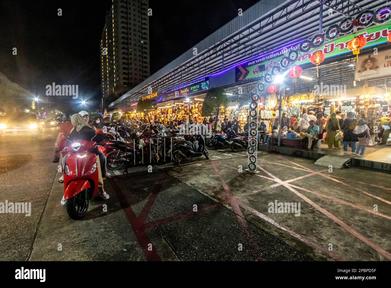Asean night bazaar hi-res stock photography and images - Alamy