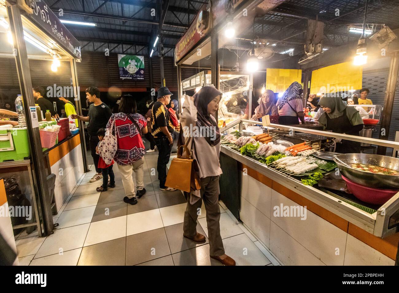 Asean night bazaar hi-res stock photography and images - Alamy