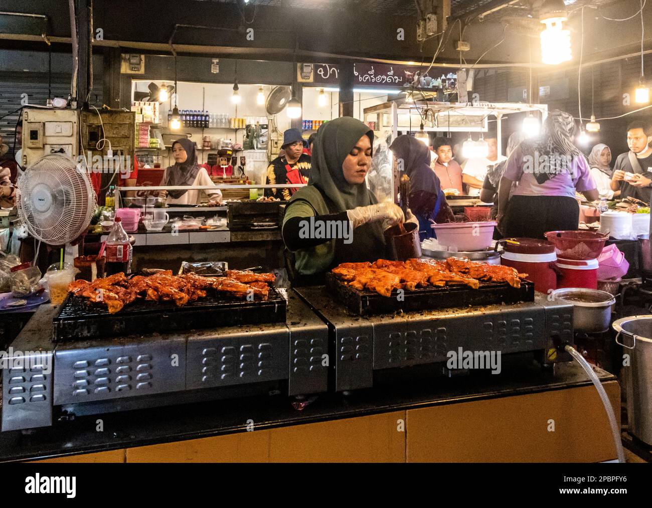 Asean night bazaar hi-res stock photography and images - Alamy