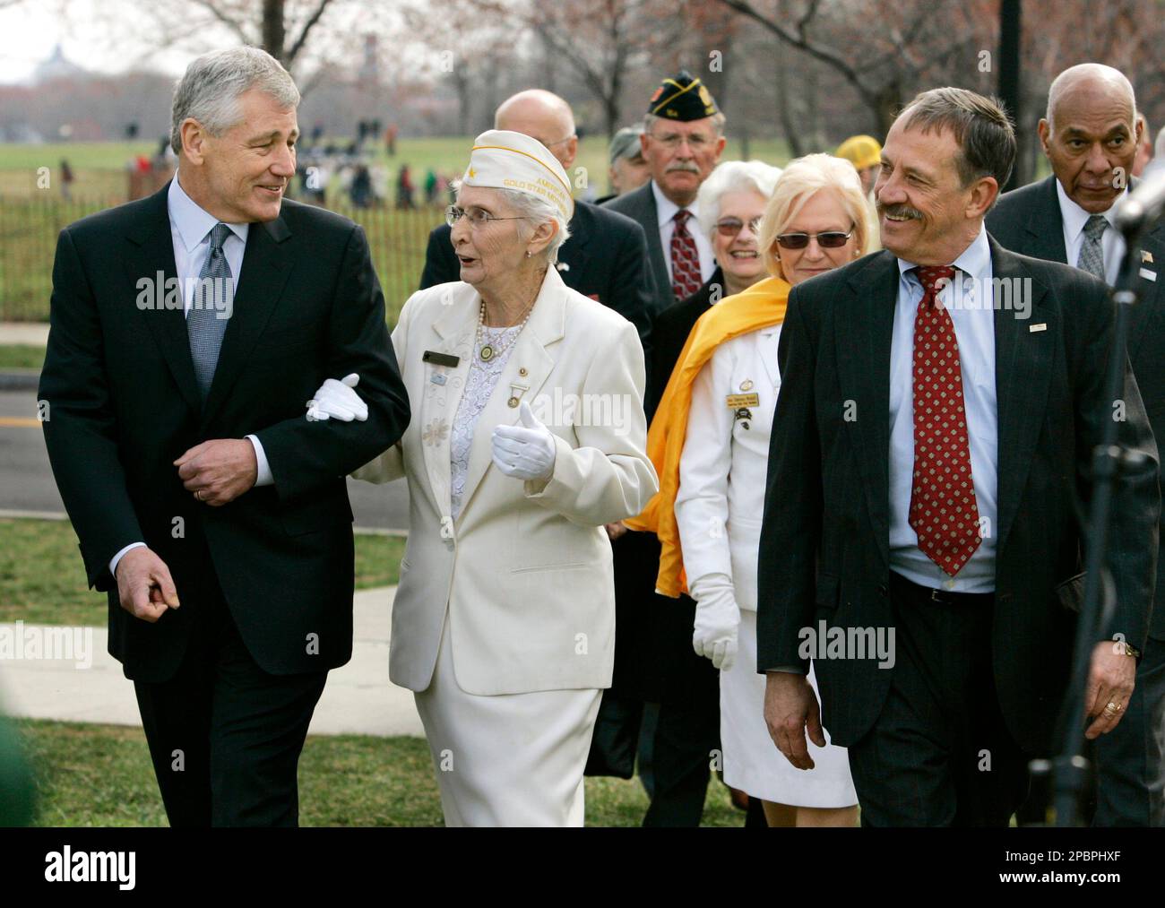 Sen. Chuck Hagel, R-Neb., left, and Jan Scruggs, founder and president ...