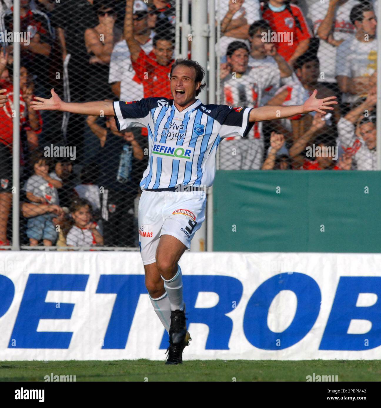 Mario Turdo of Gimnasia y Esgrima de Jujuy celebrates after scoring ...