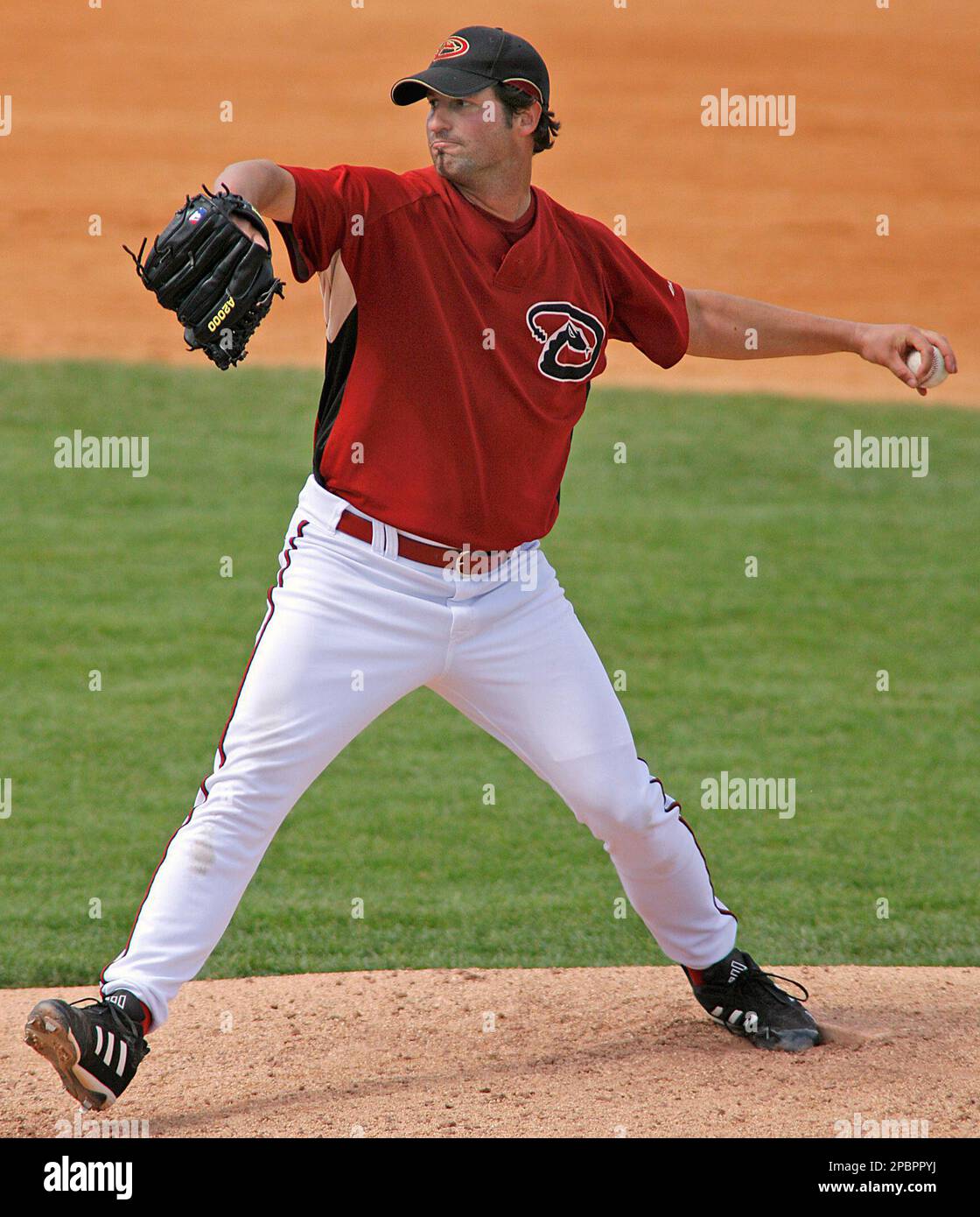 Arizona Diamondbacks' starter Doug Davis throws during the fifth inning ...