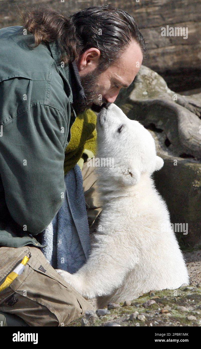 Eisbaer Knut hat am Freitag, 23. Maerz 2007, im Zoo in Berlin seinen ...