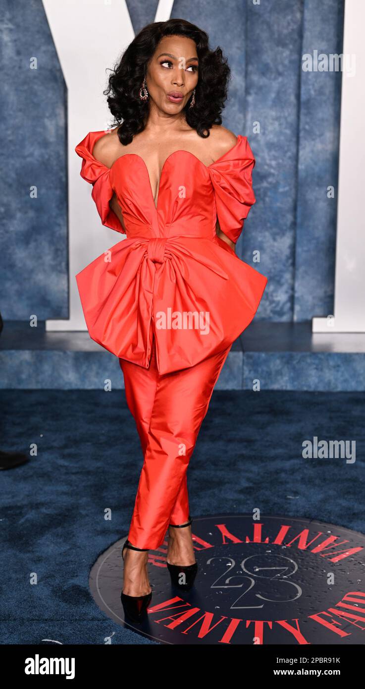 Angela Bassett attends the Vanity Fair Oscar Party held at the Wallis ...