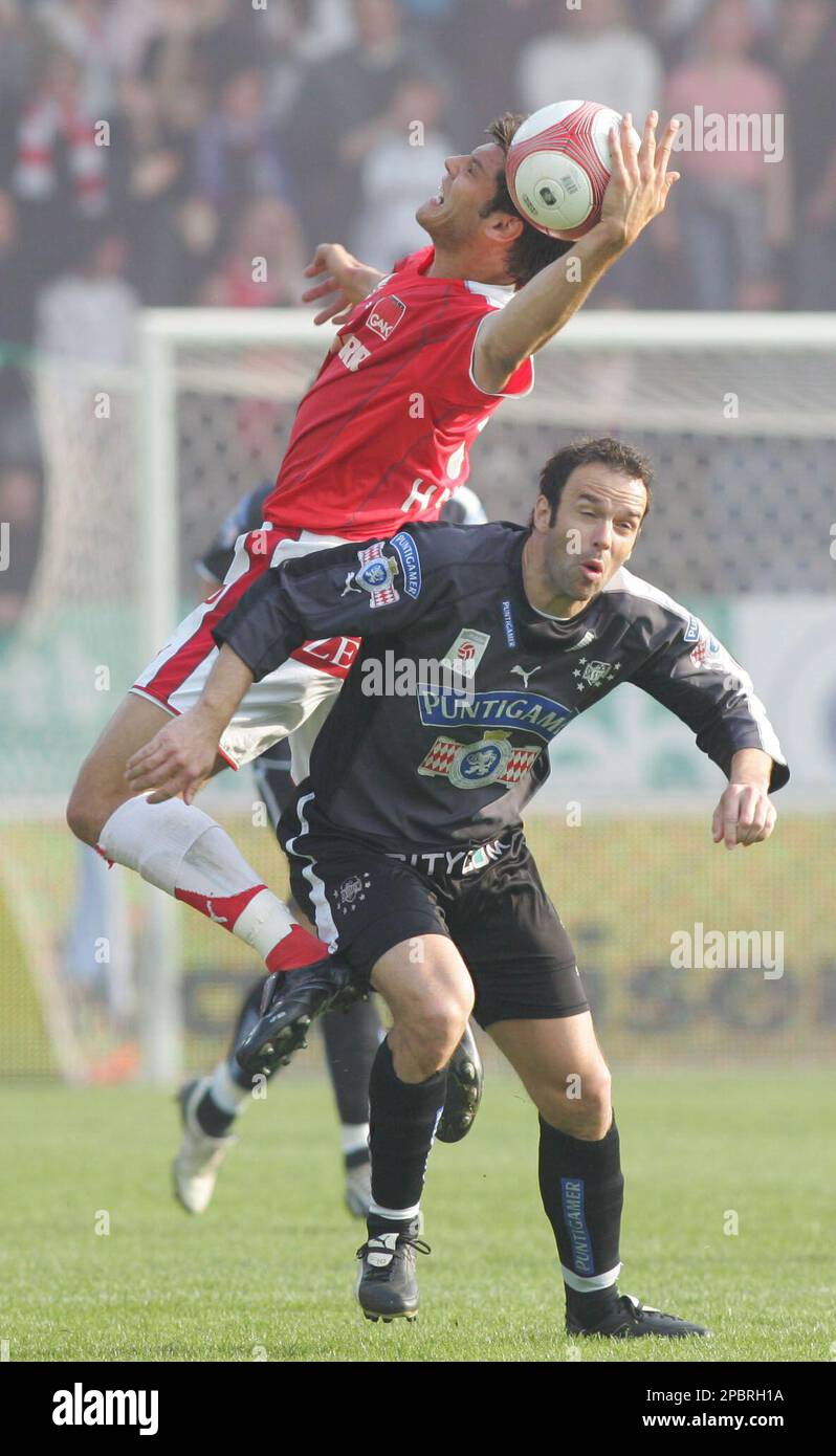 Dominic Hassler von GAK Graz, links, und Mario Haas von Sturm Graz ...