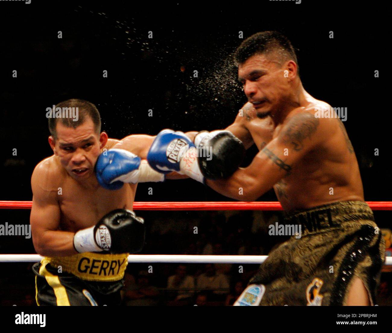 Daniel Ponce De Leon, right, of Mexico, takes a left from Gerry ...