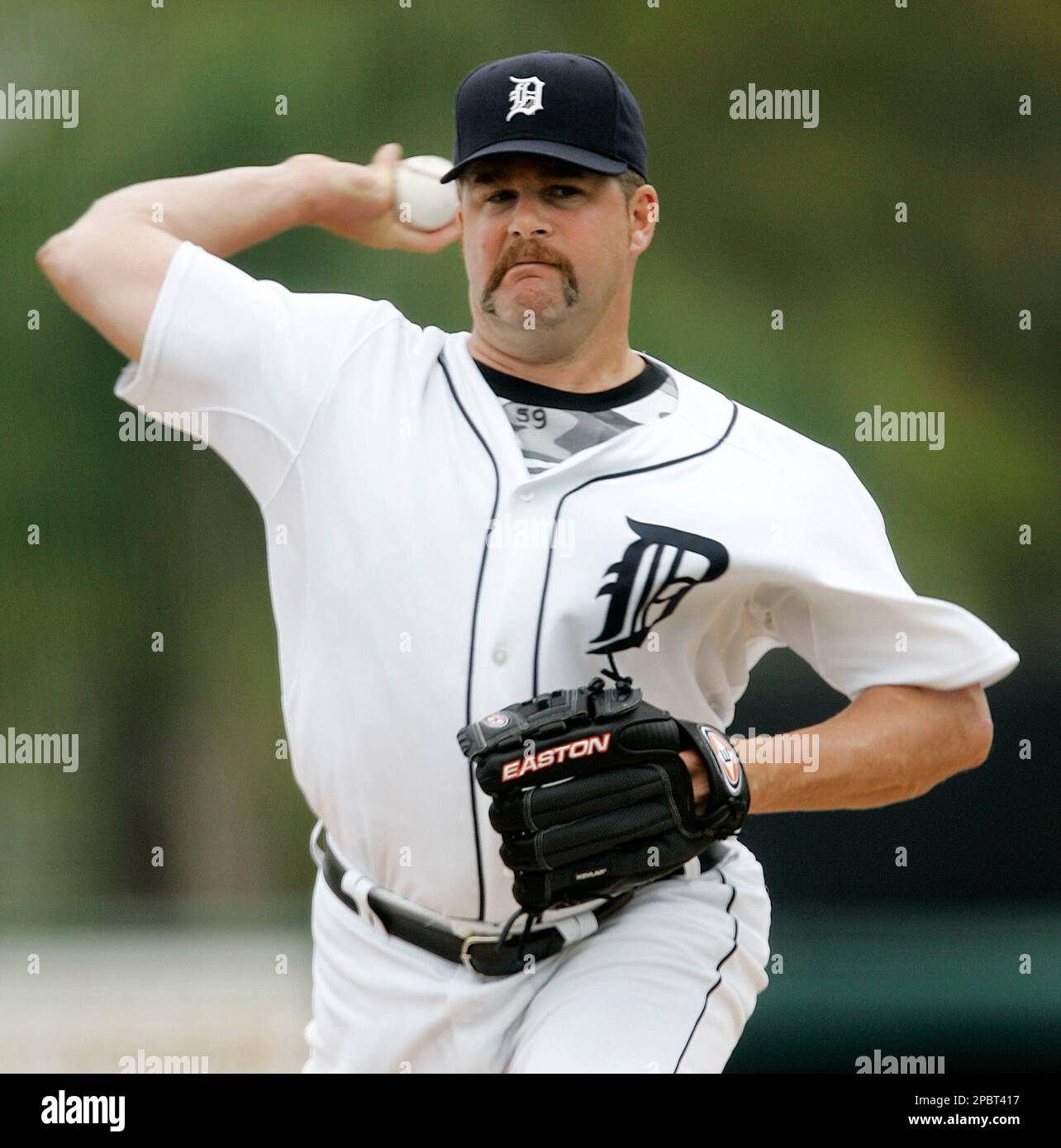 Detroit Tigers pitcher Todd Jones throws against the New York Mets in ...