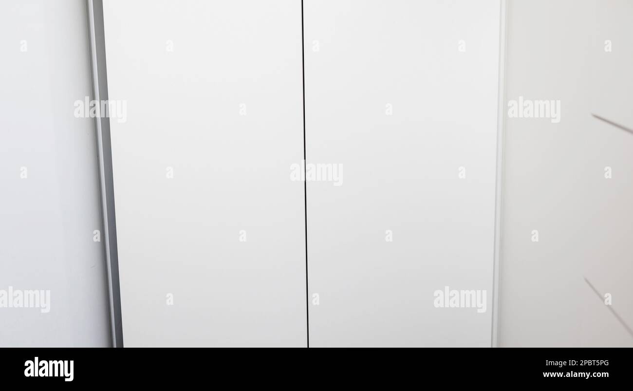 Empty kitchen cupboards hi-res stock photography and images - Alamy