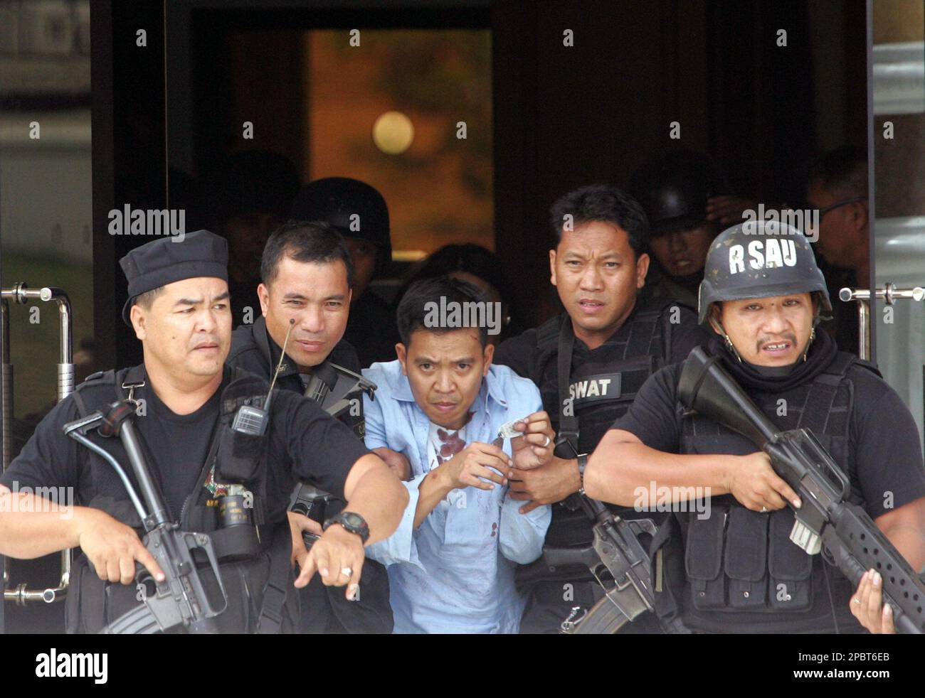 SWAT members of the Philippine National Police rescue a bloodied ...
