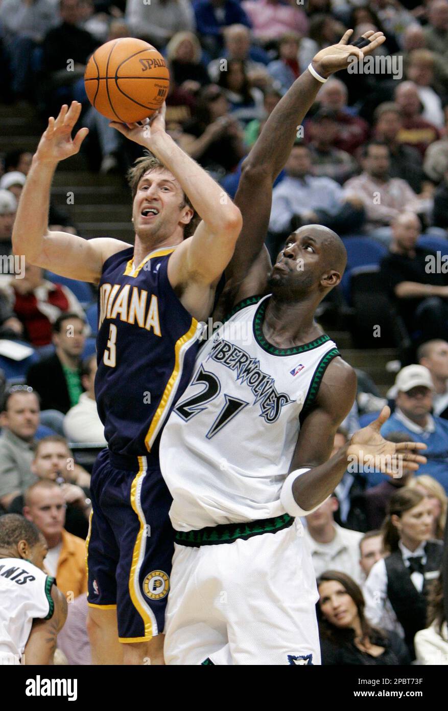 Indiana Pacers forward Troy Murphy (3) looks to shoot under pressure ...