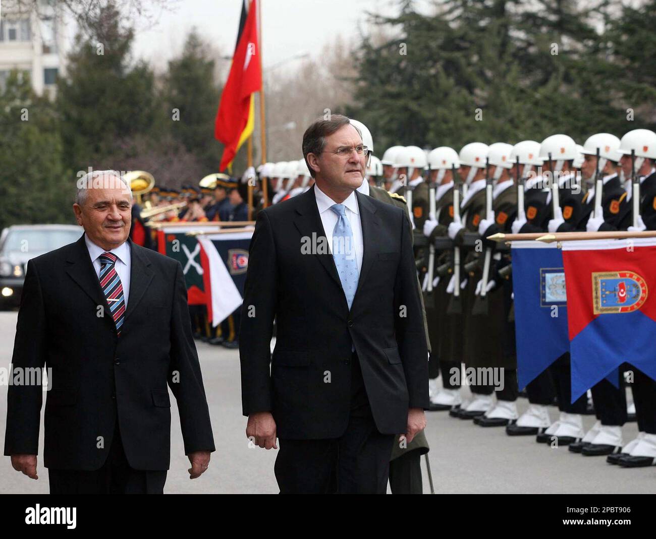 German Defense Minister Franz Josef Jung, right, and his Turkish ...