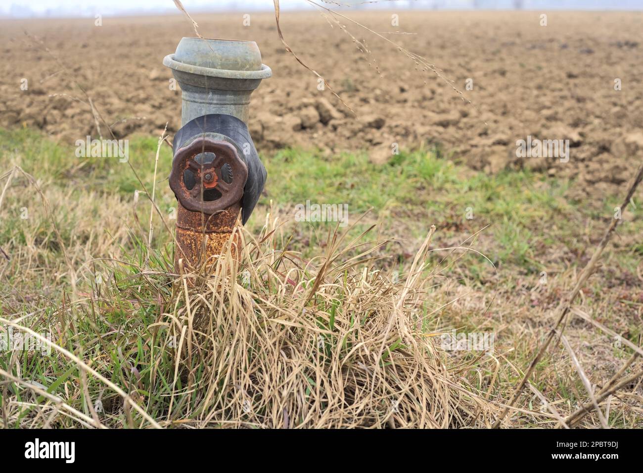 Rusty faucet hi-res stock photography and images - Alamy