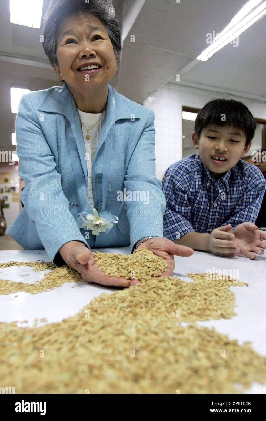 Nancy Chang, center, the widow of Dr. Te-Tzu Chang, whose pioneering ...